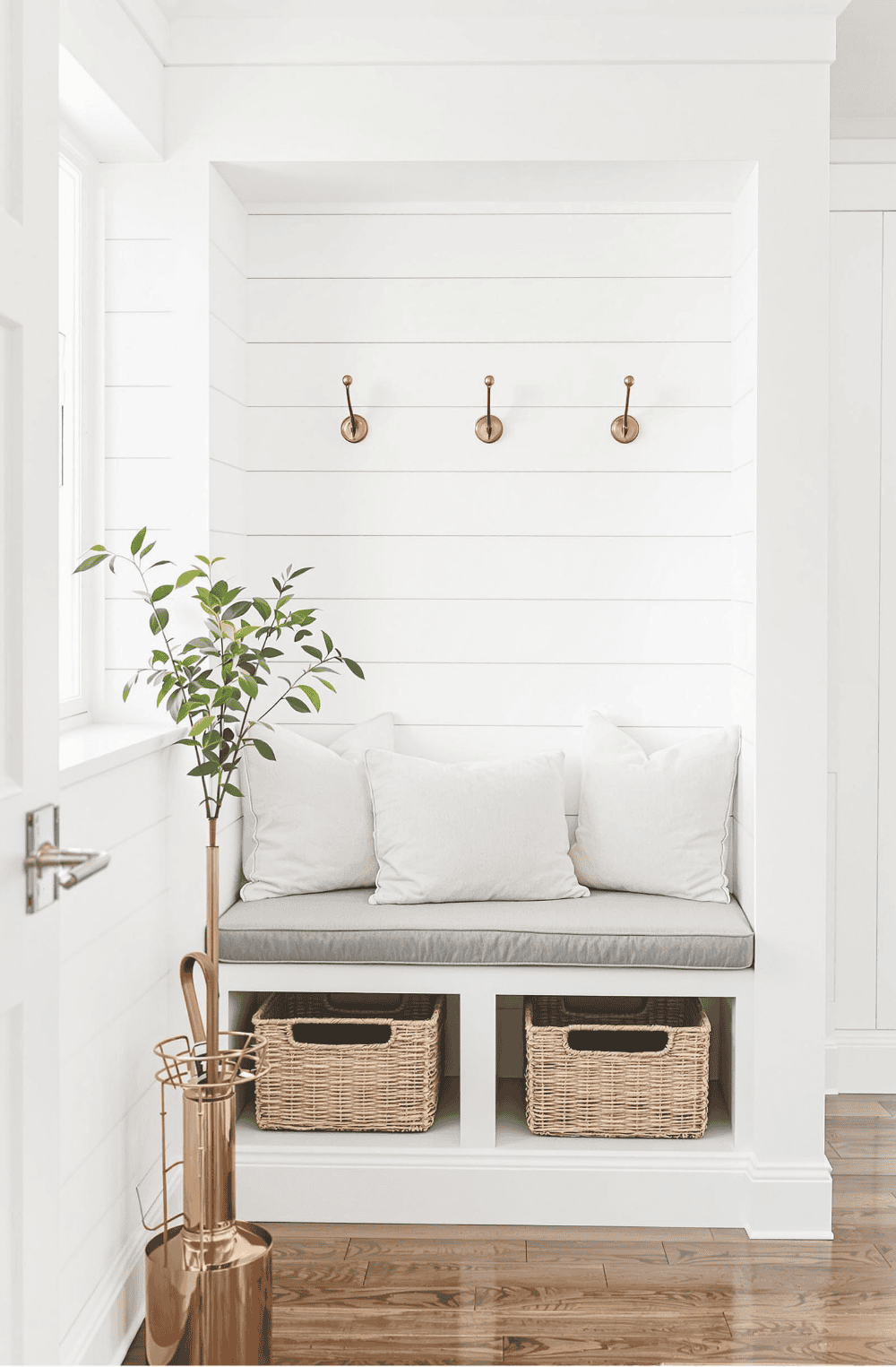15 Small Foyer Ideas to Transform Your Entryway - Maison Maker