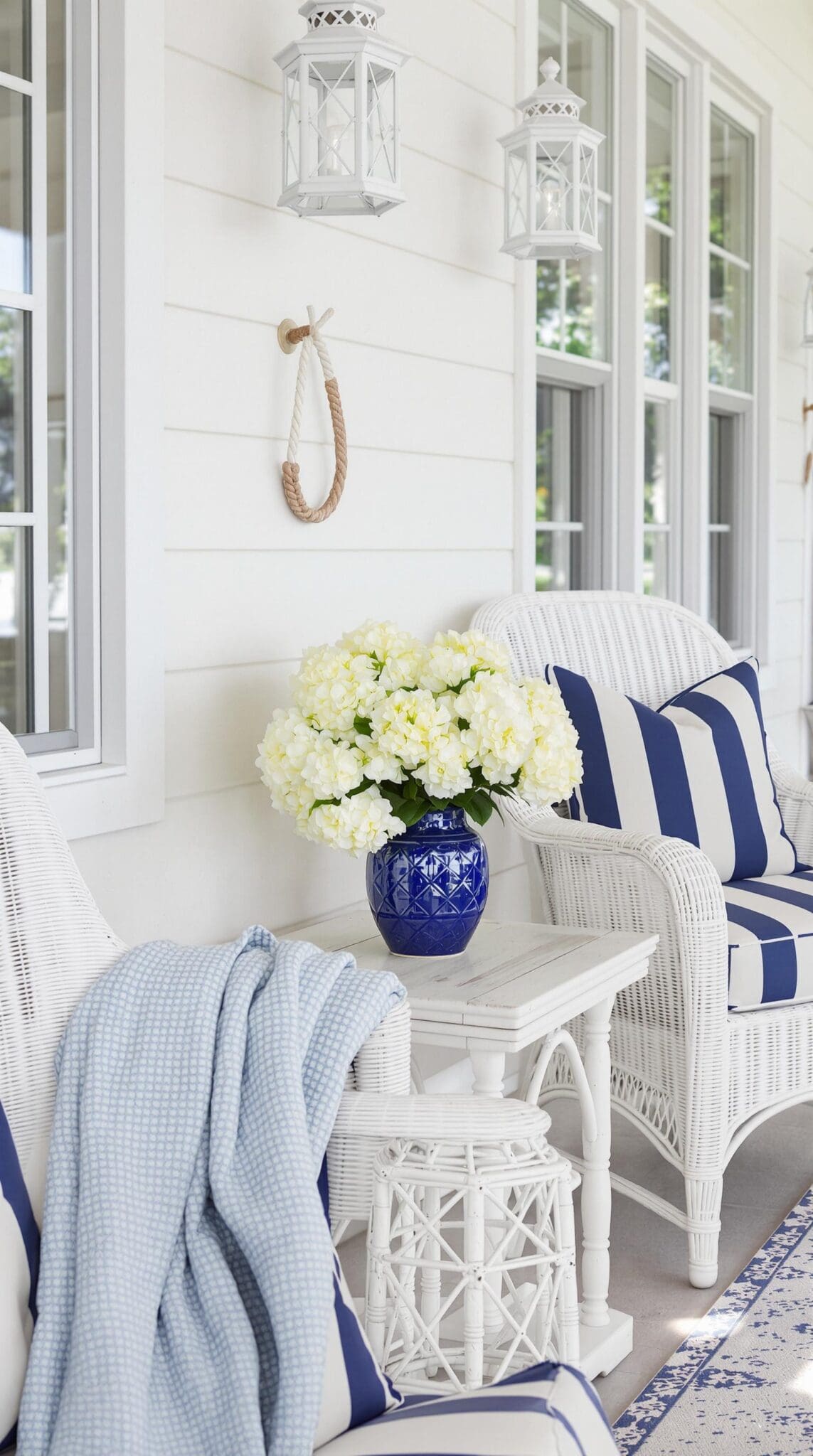 25 Blue and White Decor Ideas for a Classic and Fresh Look - Maison Maker